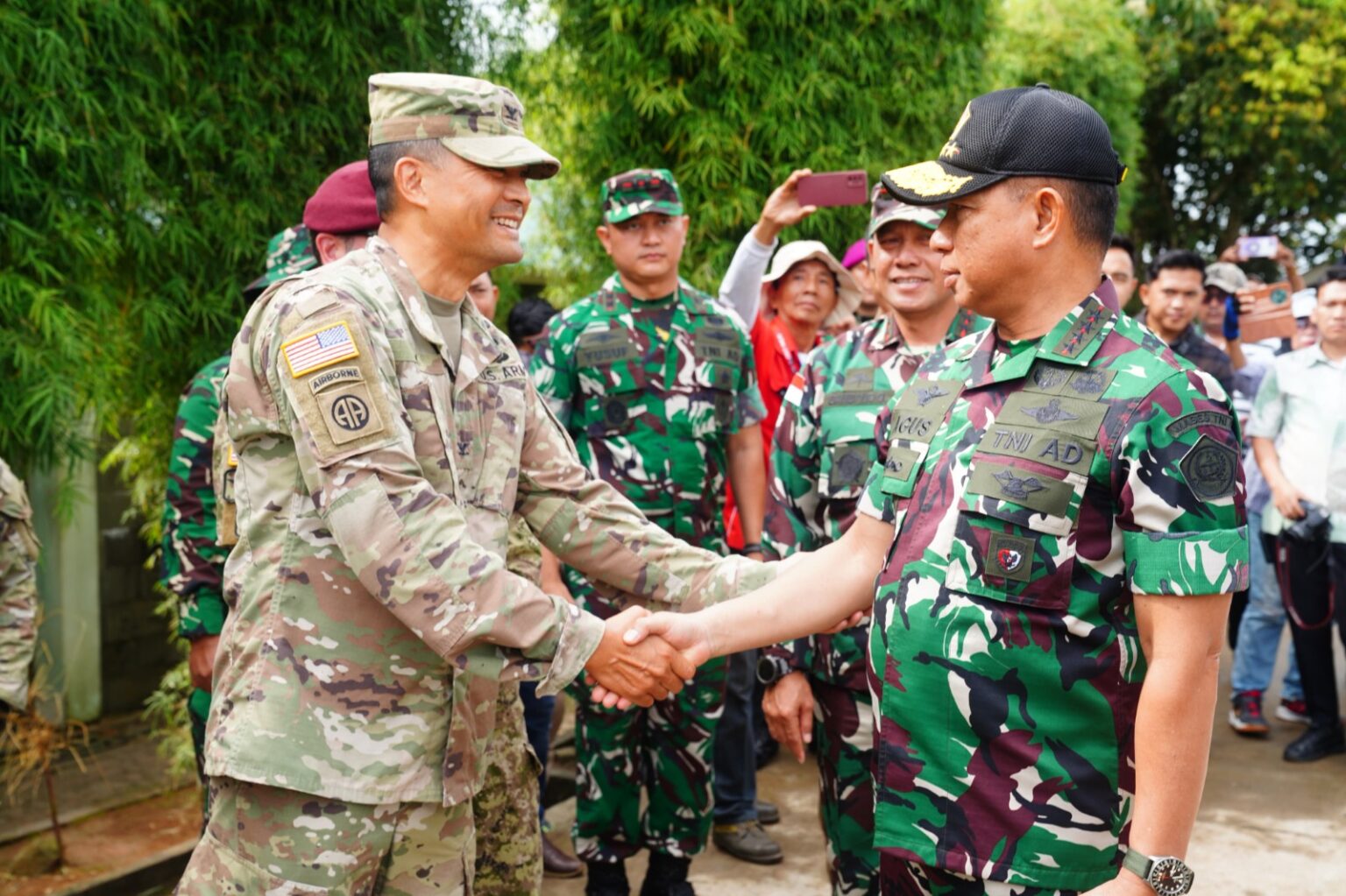 Panglima TNI Dampingi Menhan RI Tinjau Latihan Puncak Super Garuda Shield di Baturaja - Indo Maritim