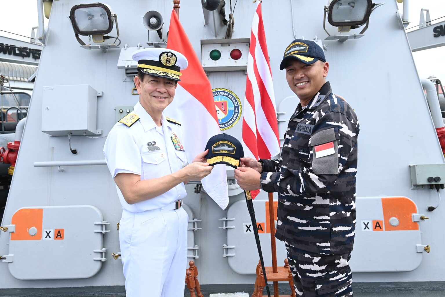 Japan Maritime Self-Defence Force Kunjungi KRI SIM-367 - Indo Maritim